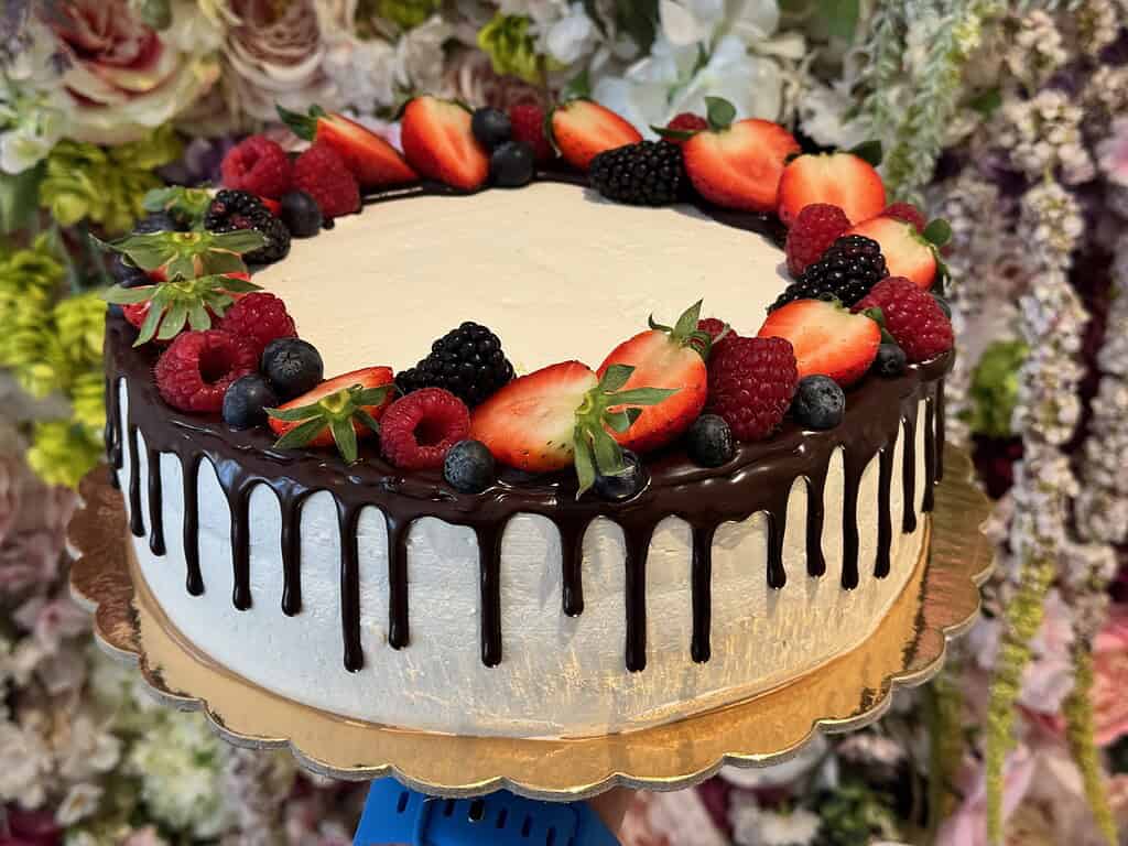 Torta mascarpone jahoda ozdobená 1800 gr - Torty Nitra